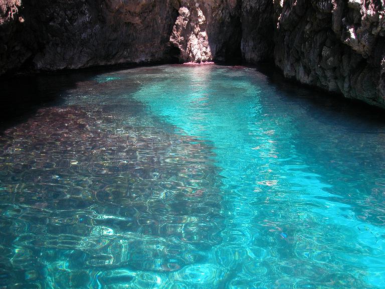 Grotta Del Soffio A Leuca Collinetta